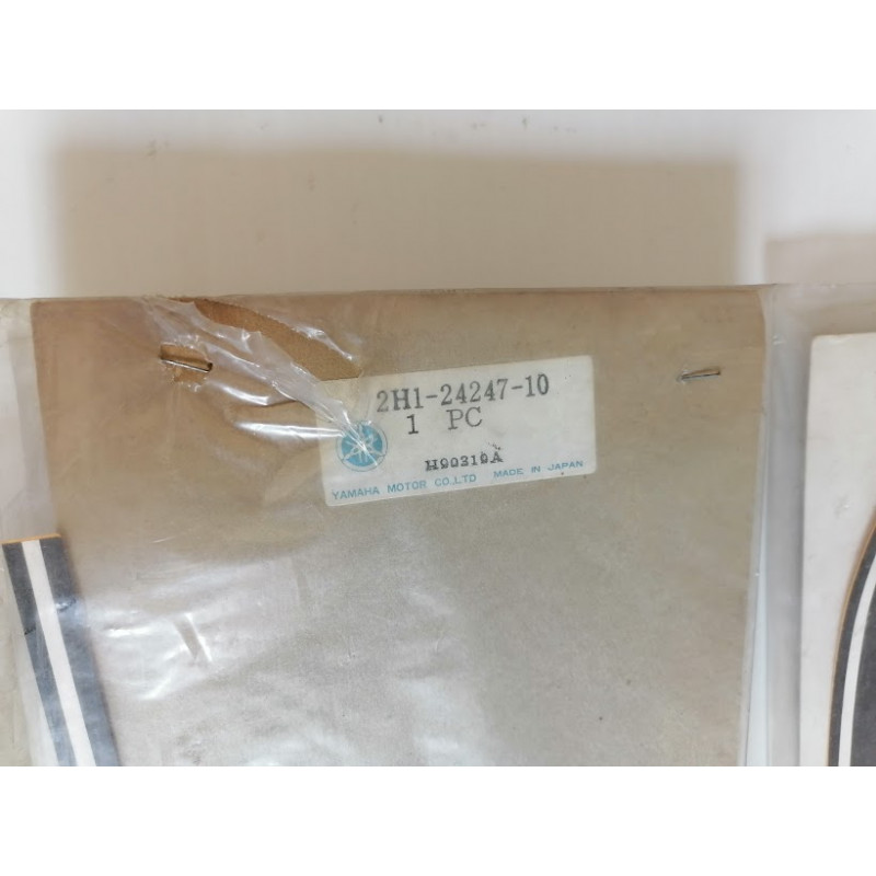 LOT DE 2 AUTOCOLLANTS EMBLEME RESERVOIR REFERENCE YAMAHA 2H1-24147-10 / ...